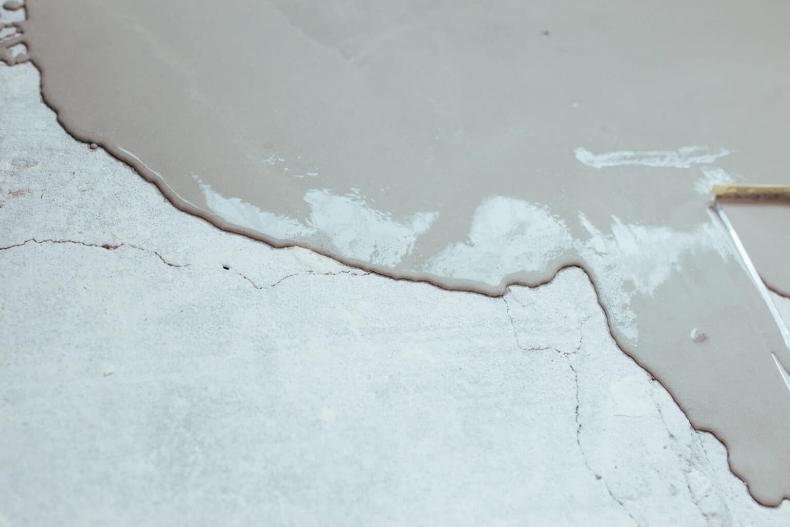 Comprendre l'épaisseur de la chape liquide pour un sol parfait